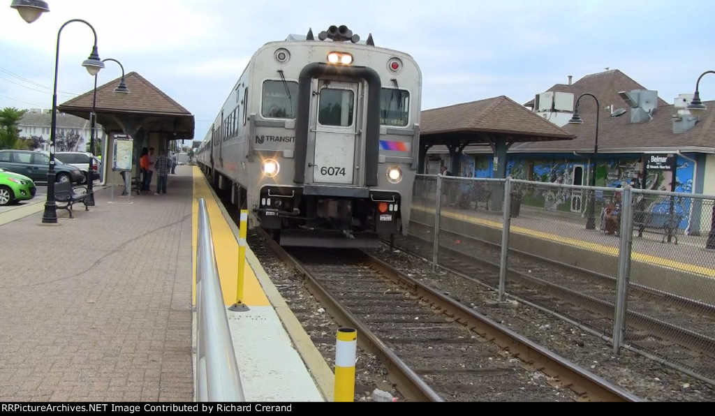 Cab Car 6074 Pulling In
